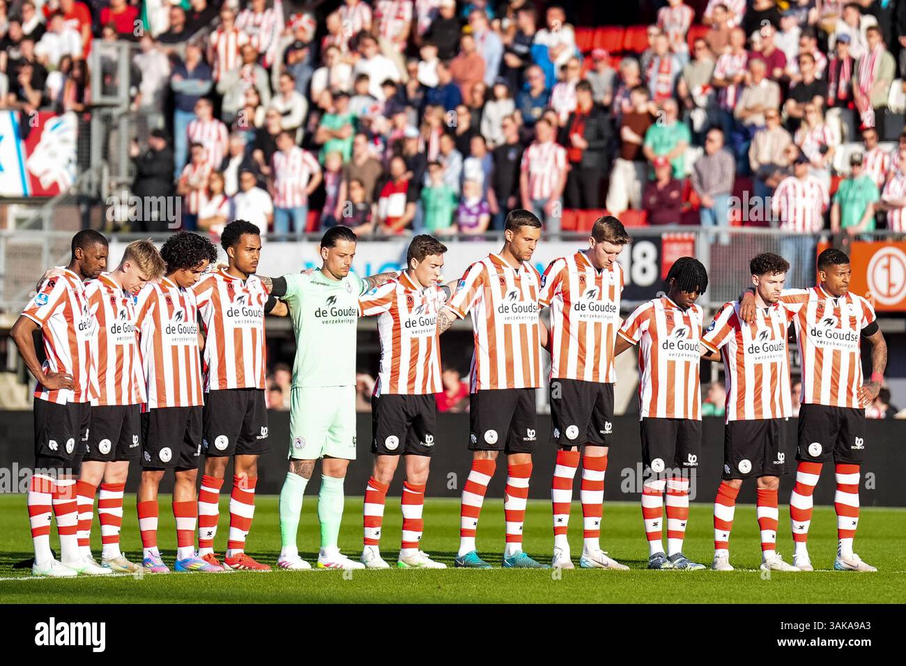 Rotterdam - A moment of silence for Leo Beenhakker is obtained by Said ...