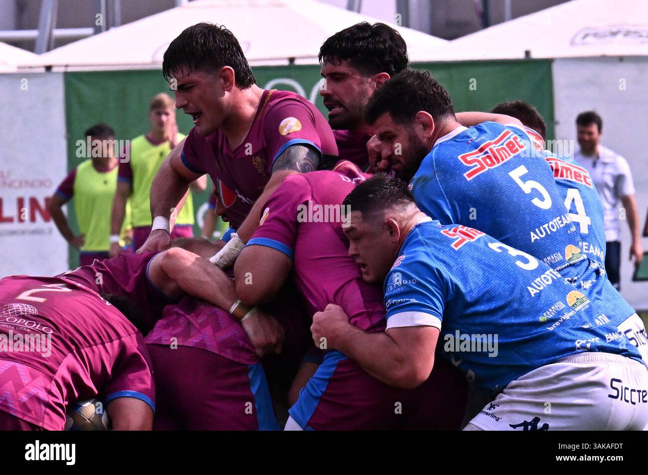 Rovigo, Italy. 12th Apr, 2025. Scrum during the match Femi Cz Rugby ...