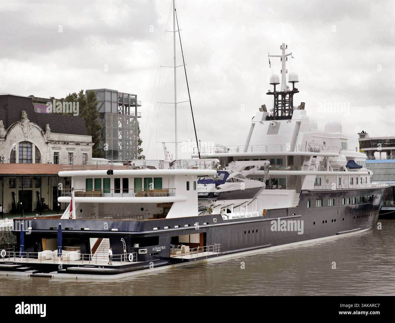 Yate mas grande del mundo hi-res stock photography and images - Alamy