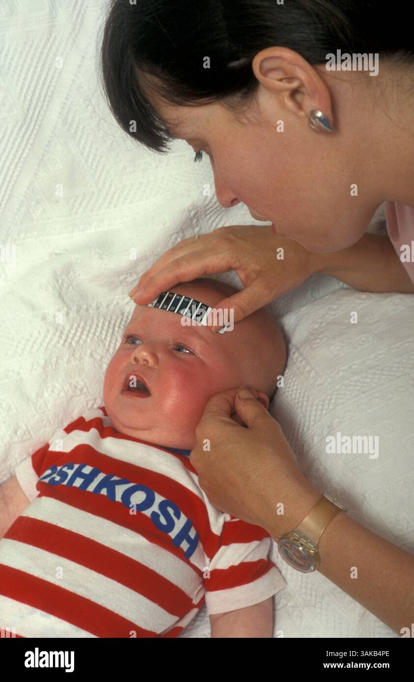 Child ill thermometre hi-res stock photography and images - Alamy