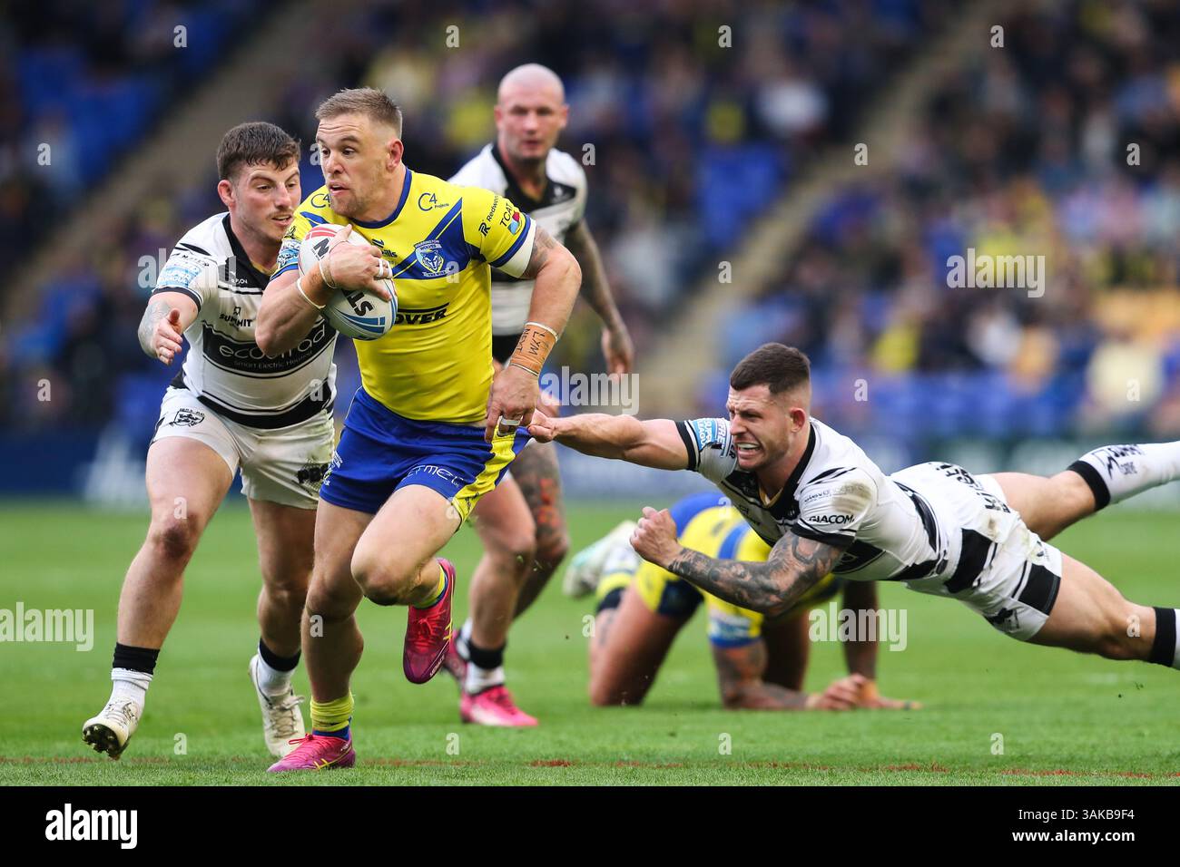 Warrington, UK. 12th Apr, 2025. Matt Dufty of Warrington Wolves breaks ...