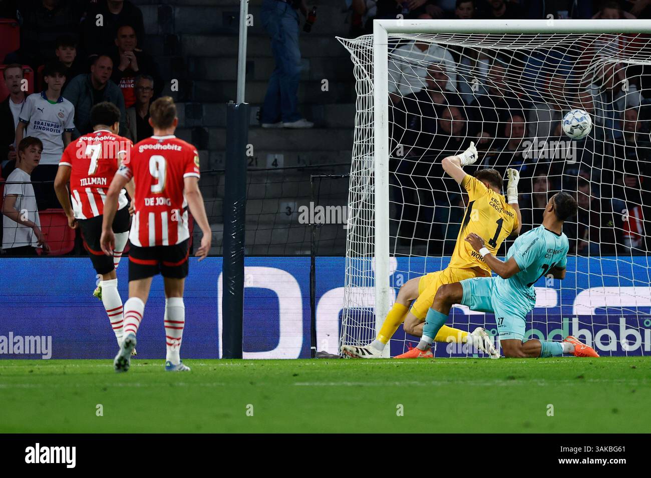 EINDHOVEN, 12-04-2025. Philips stadium. Eredivisie football, season ...