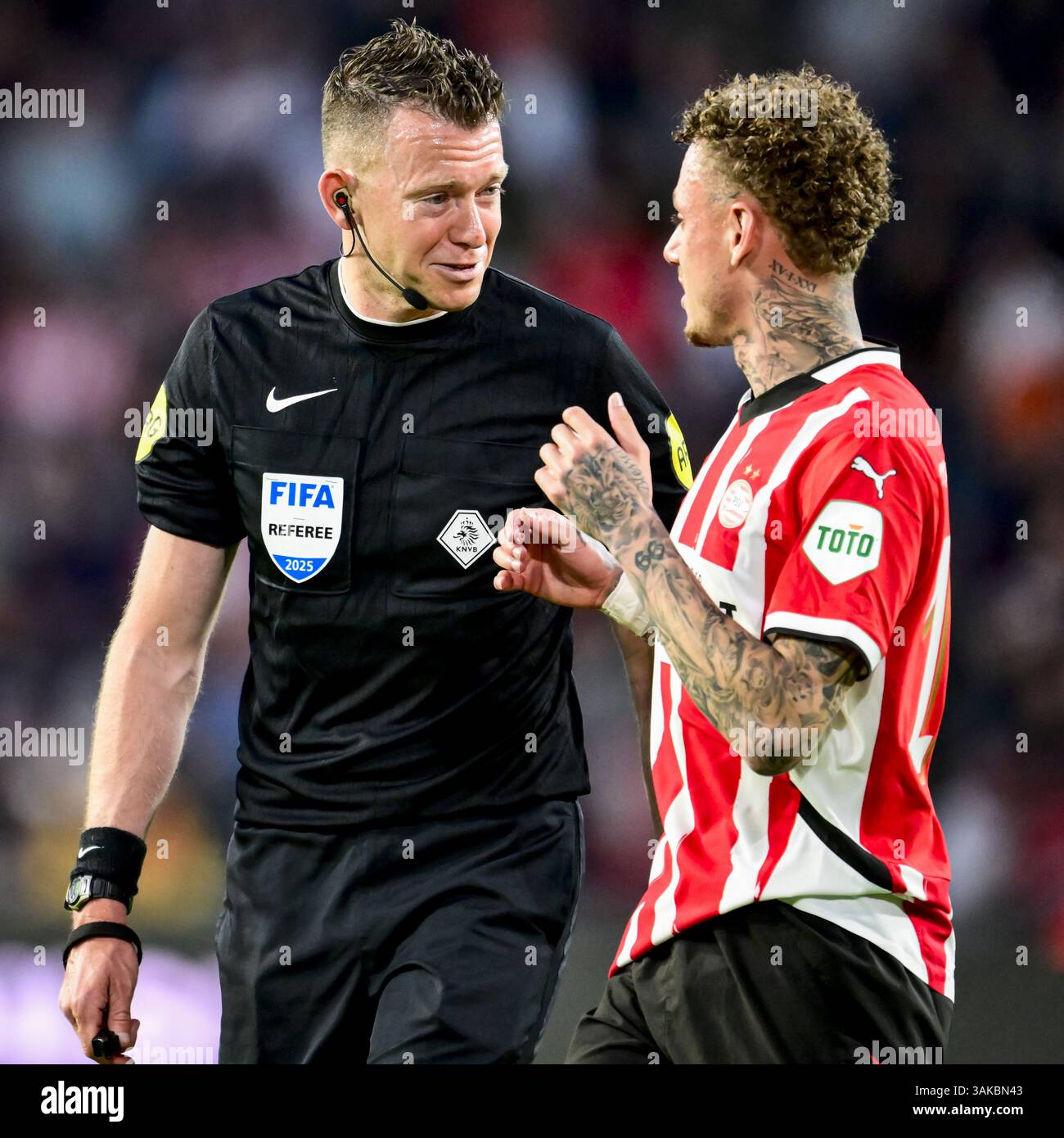 EINDHOVEN - (l-r) Referee Allard Lindhout, Noa Lang of PSV Eindhoven ...