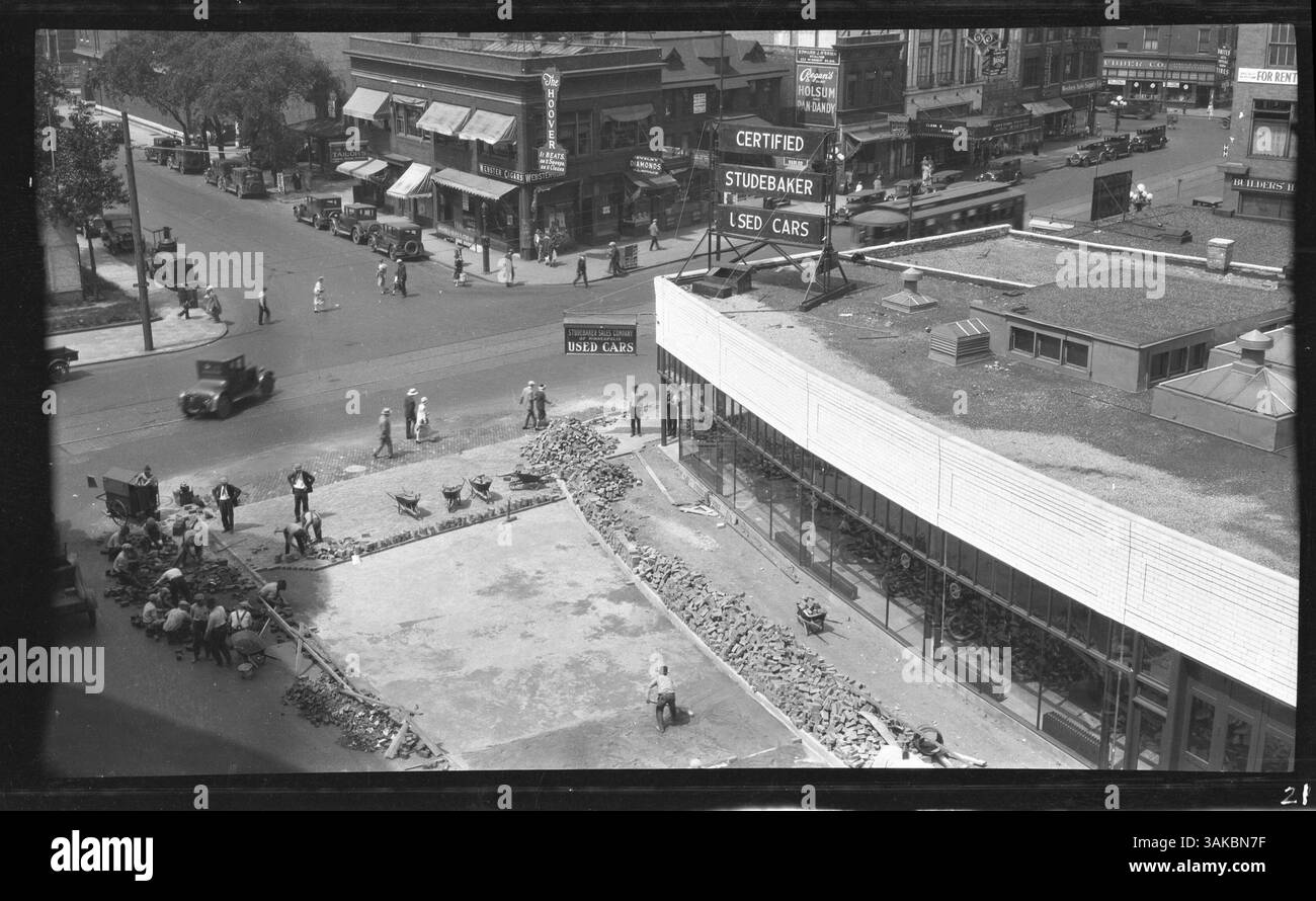 The photograph shows the intersection of 10th Street and Hennepin ...