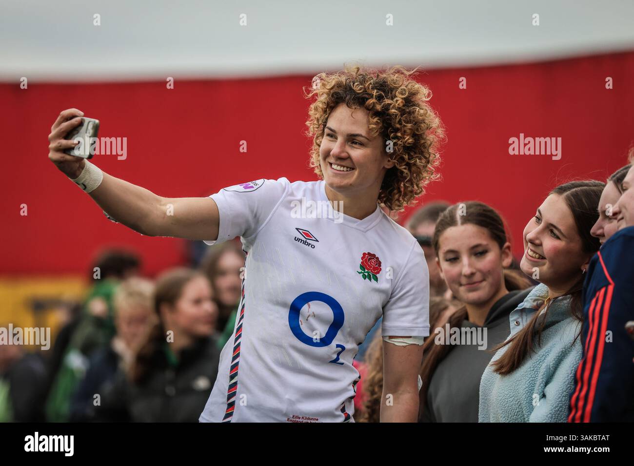 Cork, Ireland. 12 April, 2025. Ellie Kildunne of England takes selfies ...