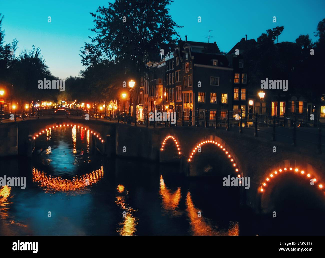 Amsterdam at night. Canal and bridge in Amsterdam in the evening ...