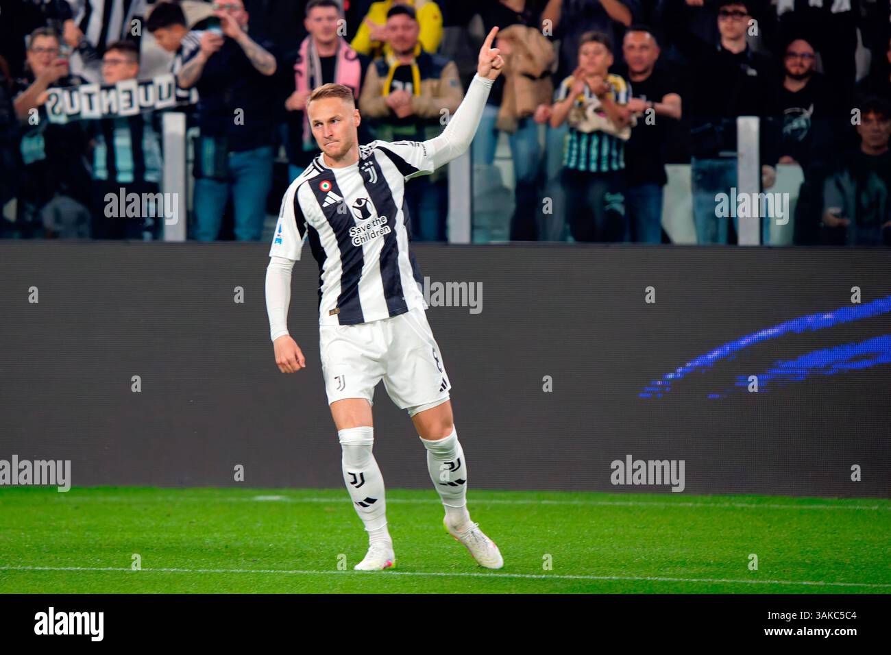 Teun Koopmeiners of Juventus celebrates after scoring a goal during ...