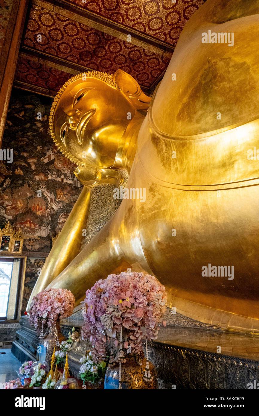 Bangkok, Bangkok Metropolis, Thailand. 21st Mar, 2025. Famous Reclining Buddha at Wat Pho ...