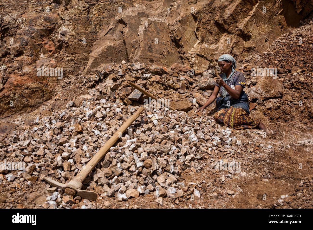 Stone breakers in Uganda, Africa Stock Photo - Alamy