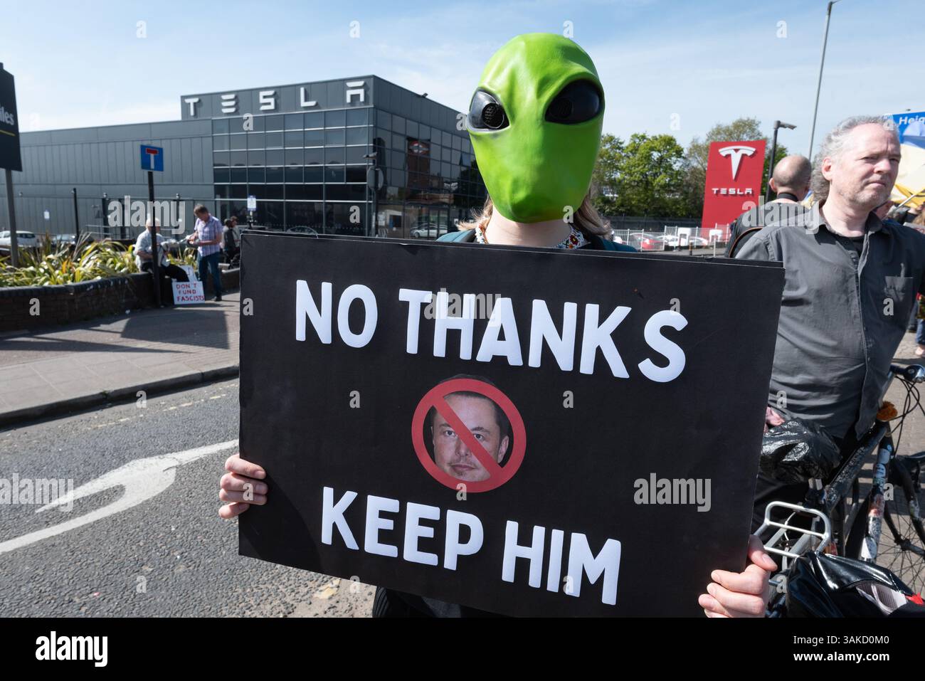 Green alien hi-res stock photography and images - Alamy