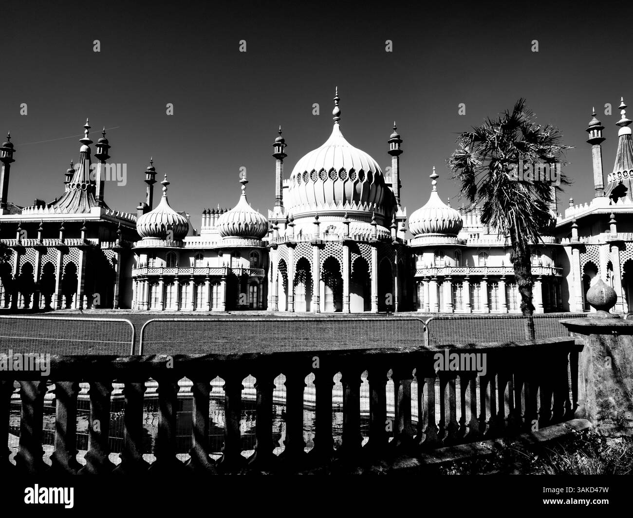 Uk summer crowds Black and White Stock Photos & Images - Alamy