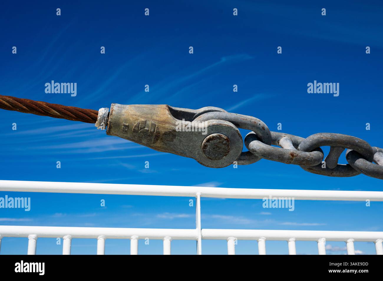 Connection between wire and anchor chain Stock Photo - Alamy