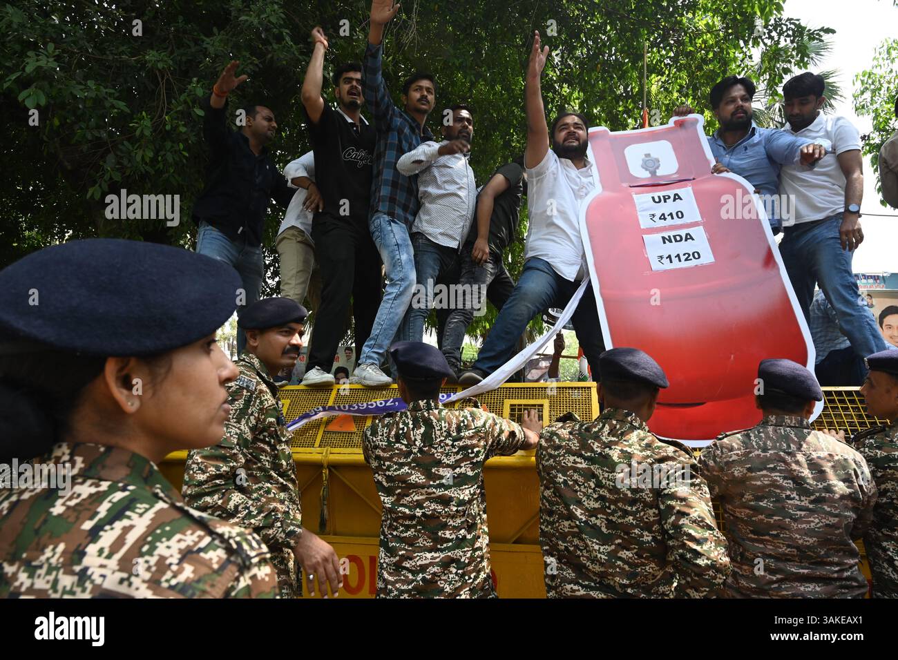 NEW DELHI INDIA APRIL 12 Members Of Indian Youth Congress Stage A