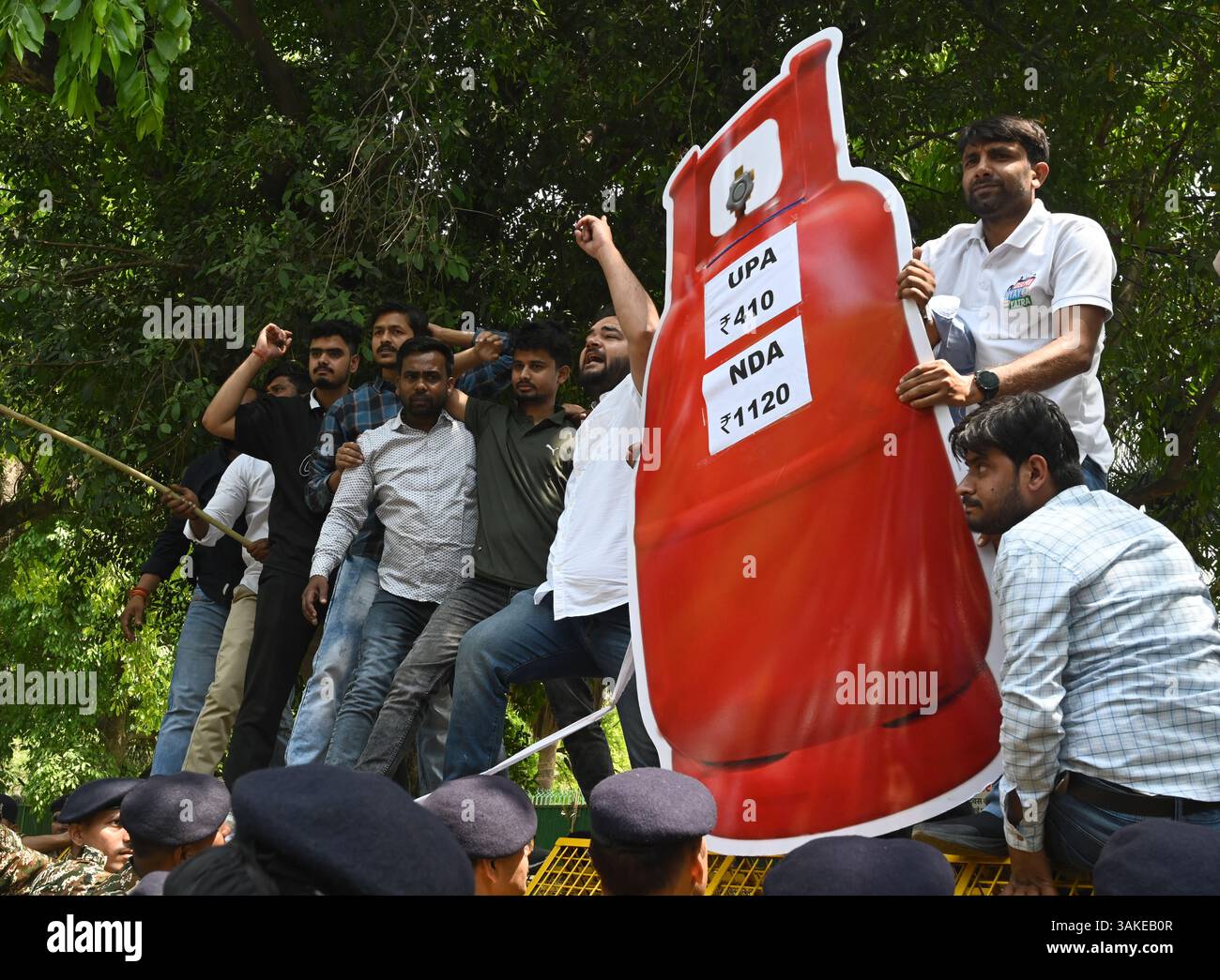 new-delhi-india-april-12-members-of-indian-youth-congress-stage-a