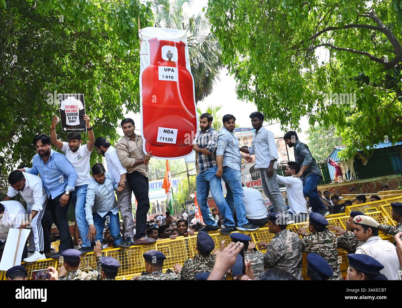 new-delhi-india-april-12-members-of-indian-youth-congress-stage-a