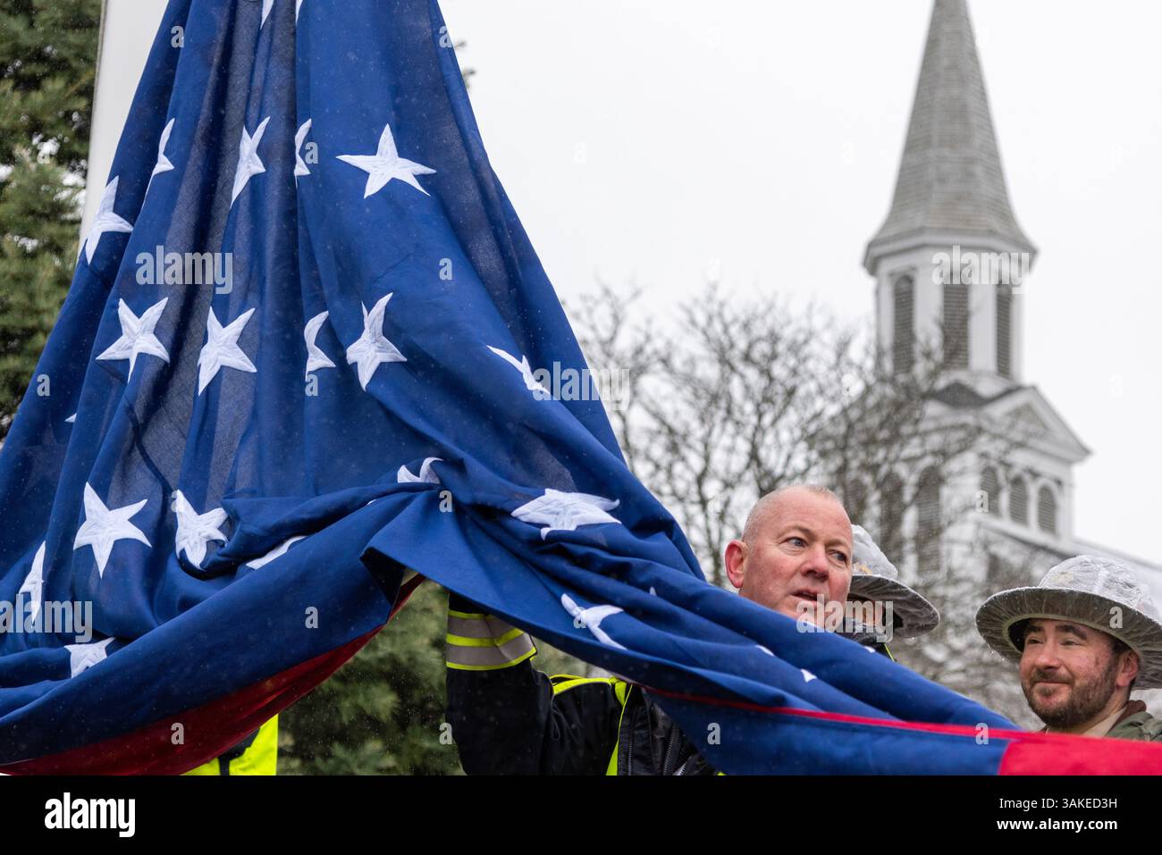 Ceremony to raise a new and much larger American flag in Concord Center ...