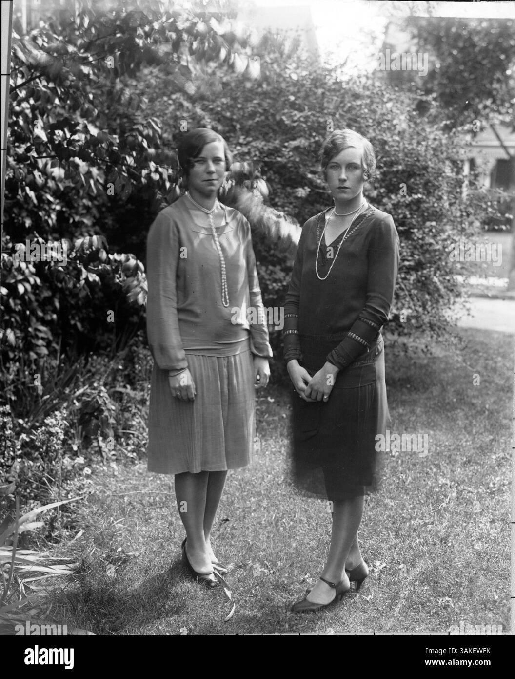 The image shows Bee Joslin (left) and Emma Joslin, two sisters featured ...