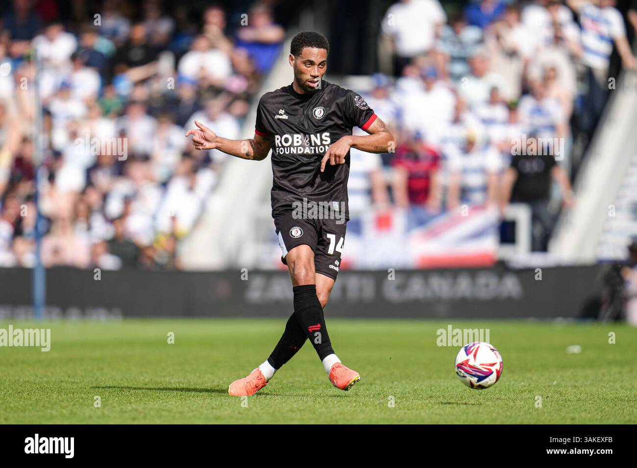 Zak Vyner of Bristol City during the Sky Bet Championship match Queens ...