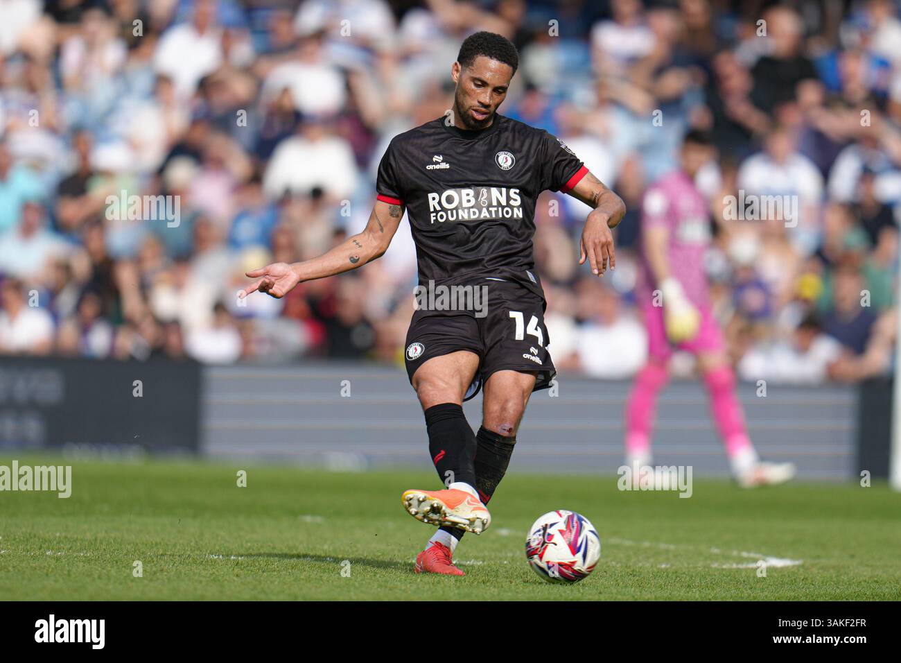 Zak Vyner of Bristol City during the Sky Bet Championship match Queens ...