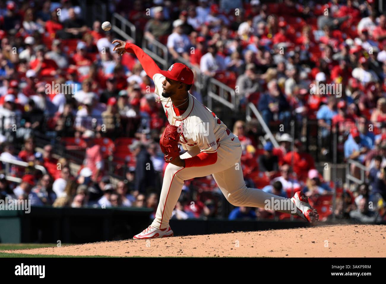 St. Louis Cardinals pitcher Roddery Muñoz throws against the ...