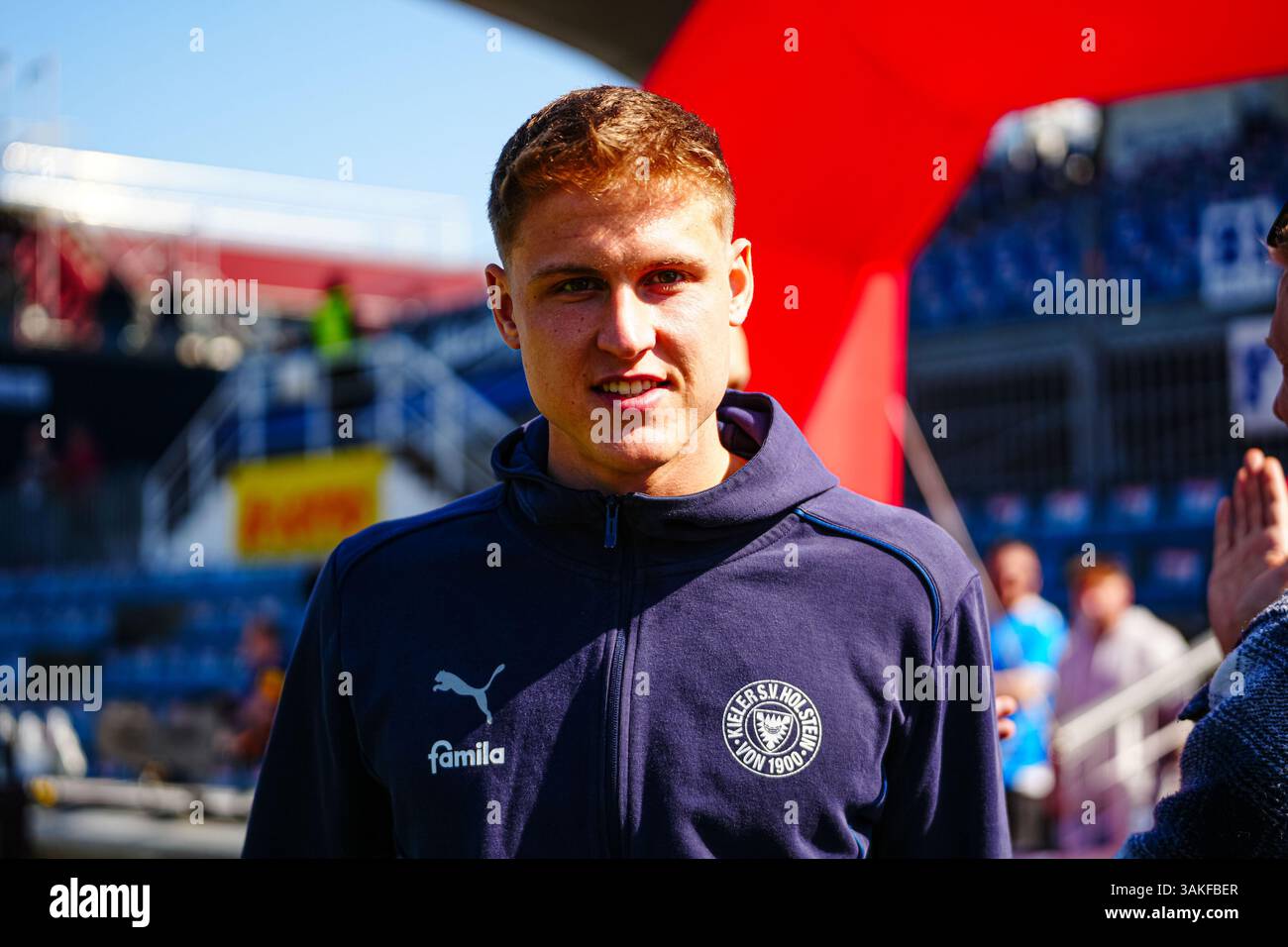 Kiel, Deutschland. 12th Apr, 2025. Phil Harres (Holstein Kiel, #19) GER ...