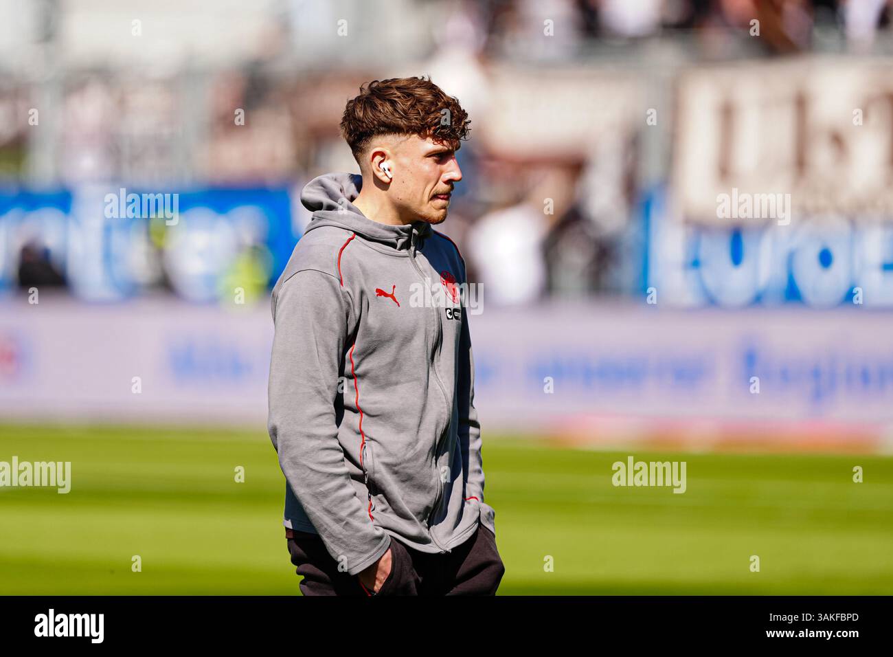 Kiel, Deutschland. 12th Apr, 2025. Philipp Treu (FC St. Pauli, #23) GER ...