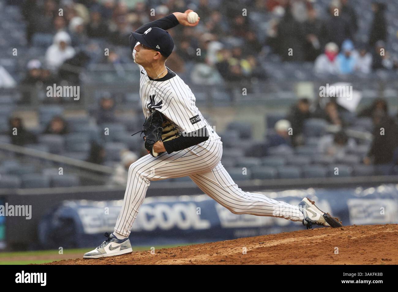 New York Yankees' Luke Weaver pitches during the sixth inning of a ...