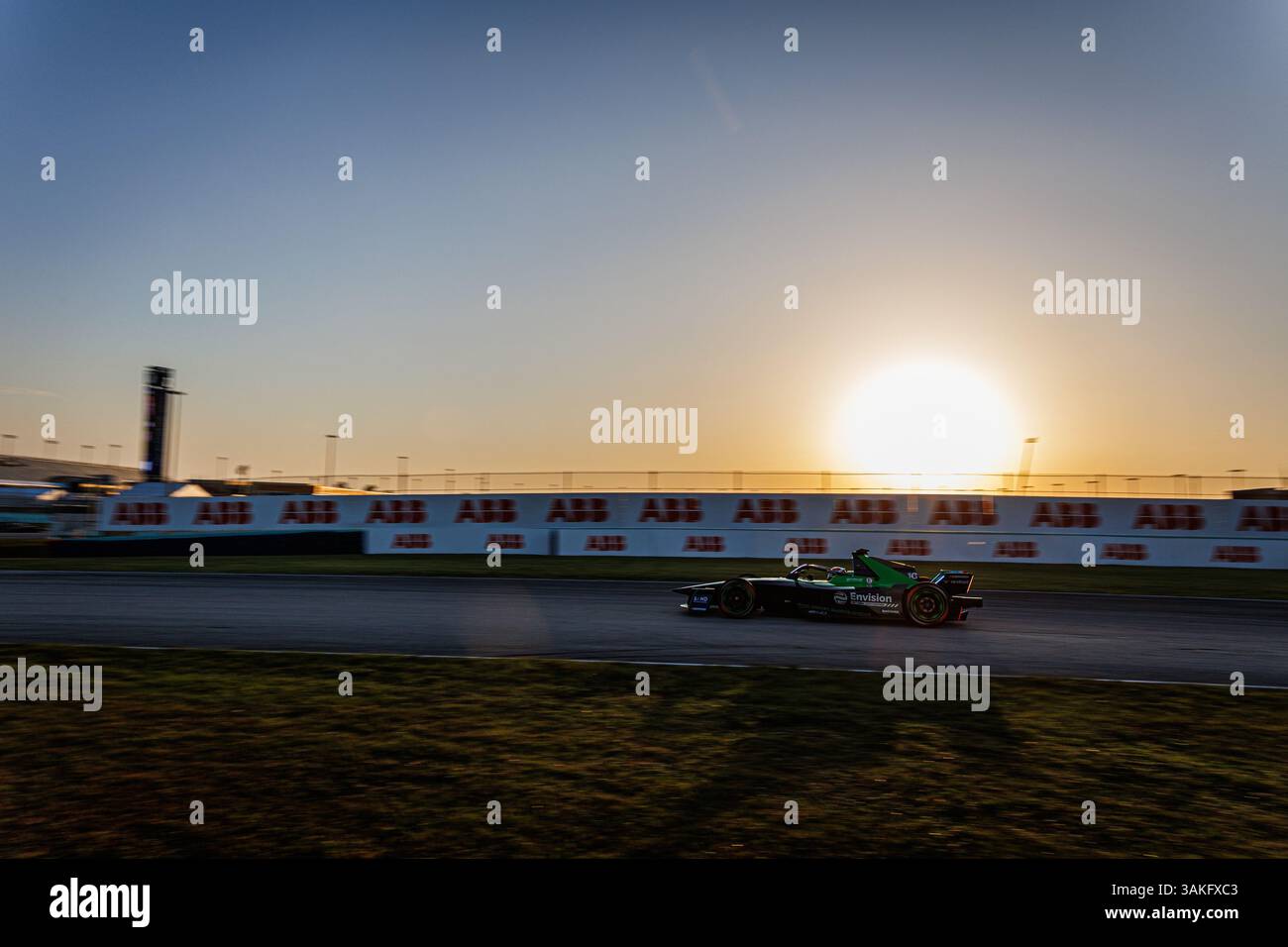 16 BUEMI Sebastien (swi), Envision Racing, Jaguar I-Type 7, action ...