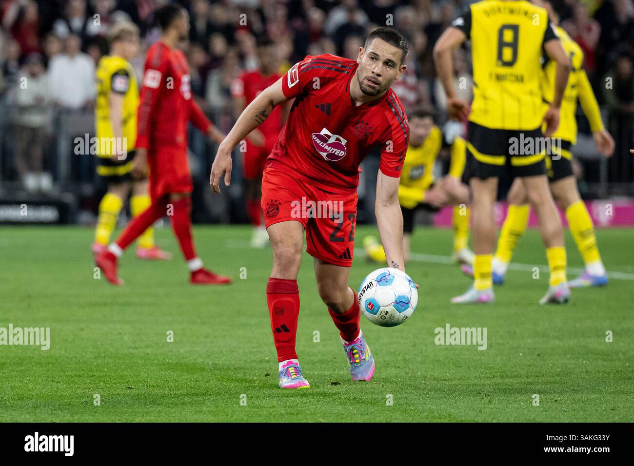Muenchen, Deutschland. 12th Apr, 2025. Raphael Guerreiro (FC Bayern Muenchen, #22). GER, FC ...
