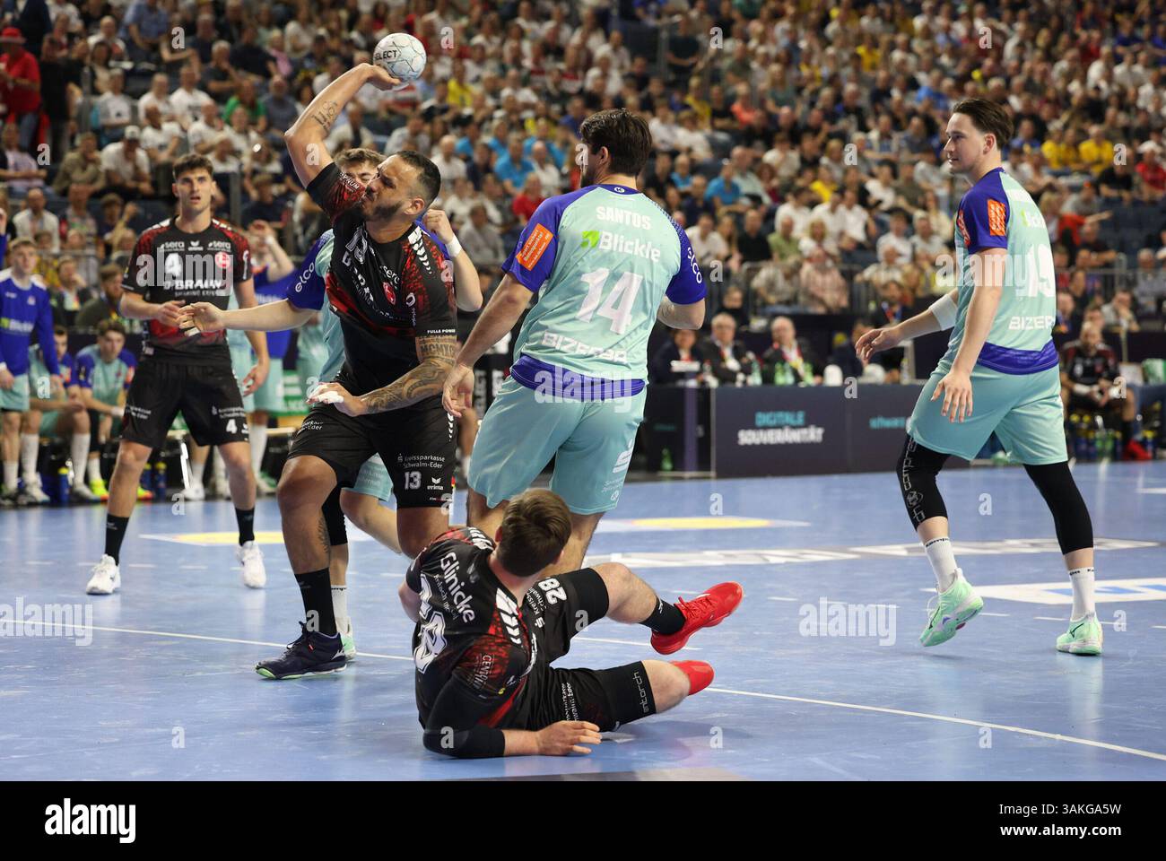 Koeln, Deutschland. 12th Apr, 2025. v.l. Nikolaj Enderleit (MT ...