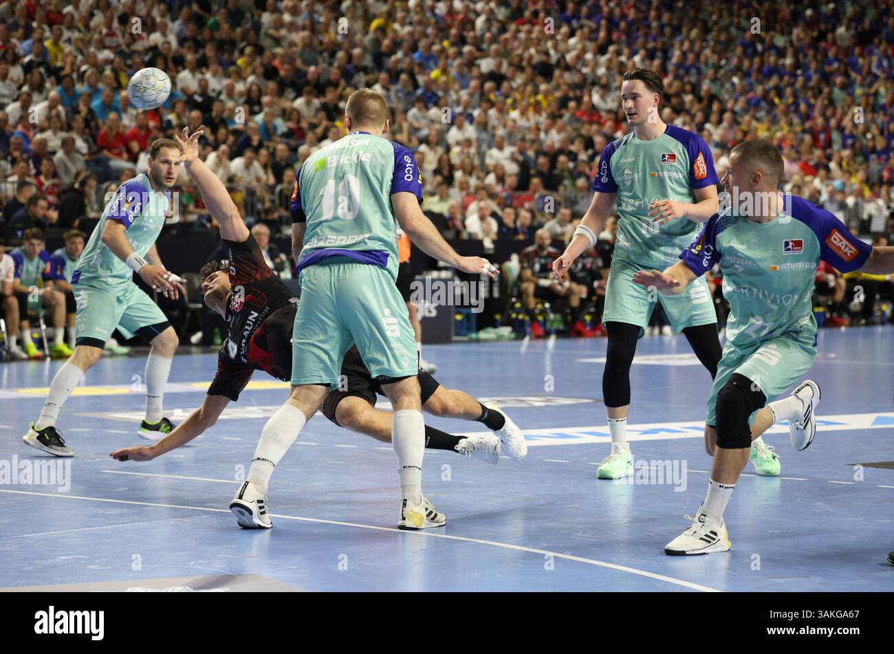 Koeln, Deutschland. 12th Apr, 2025. v.l. Tobias Heinzelmann (HBW ...