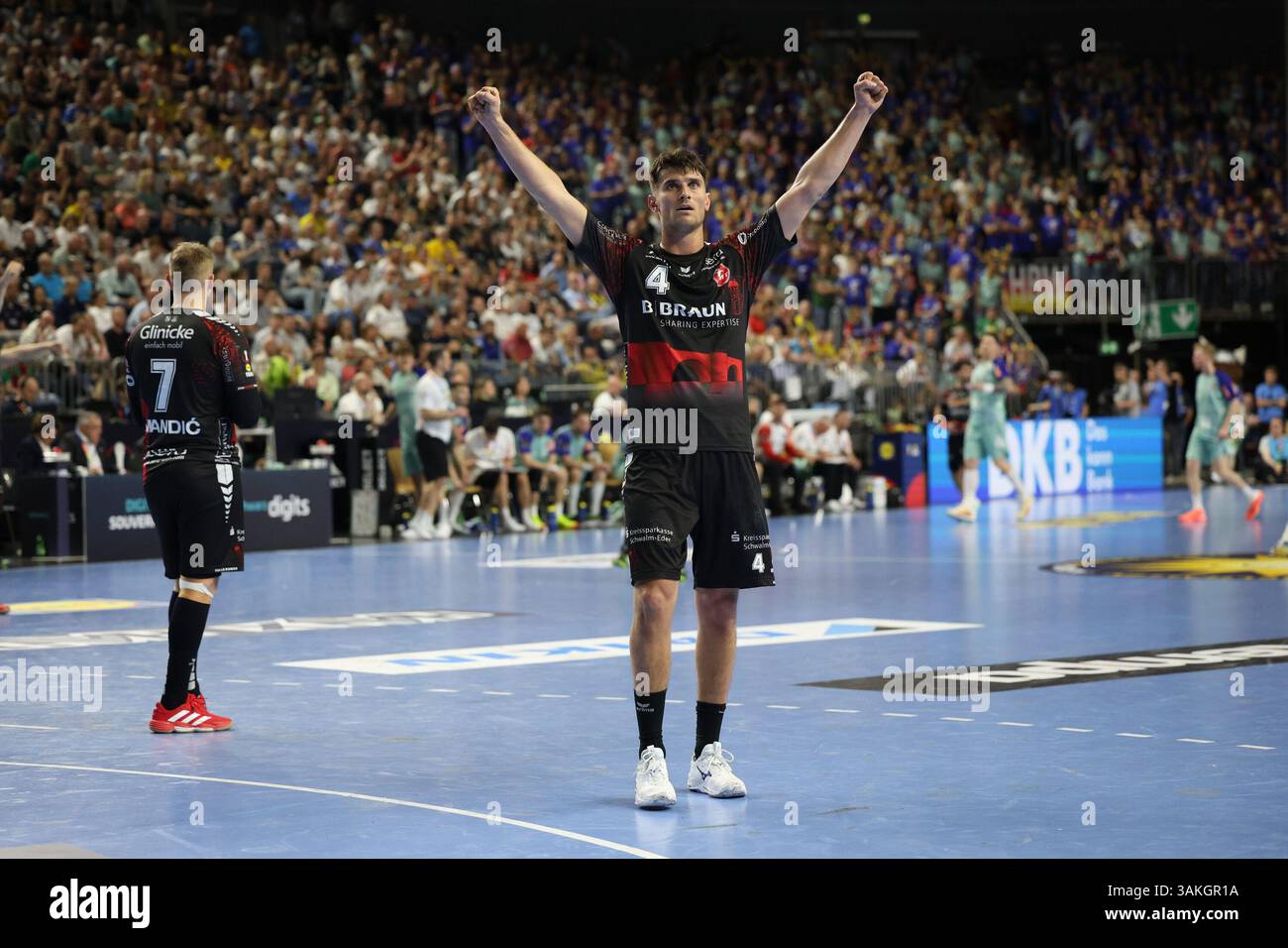 Koeln, Deutschland. 12th Apr, 2025. v.l. David Mandic (MT Melsungen #07 ...