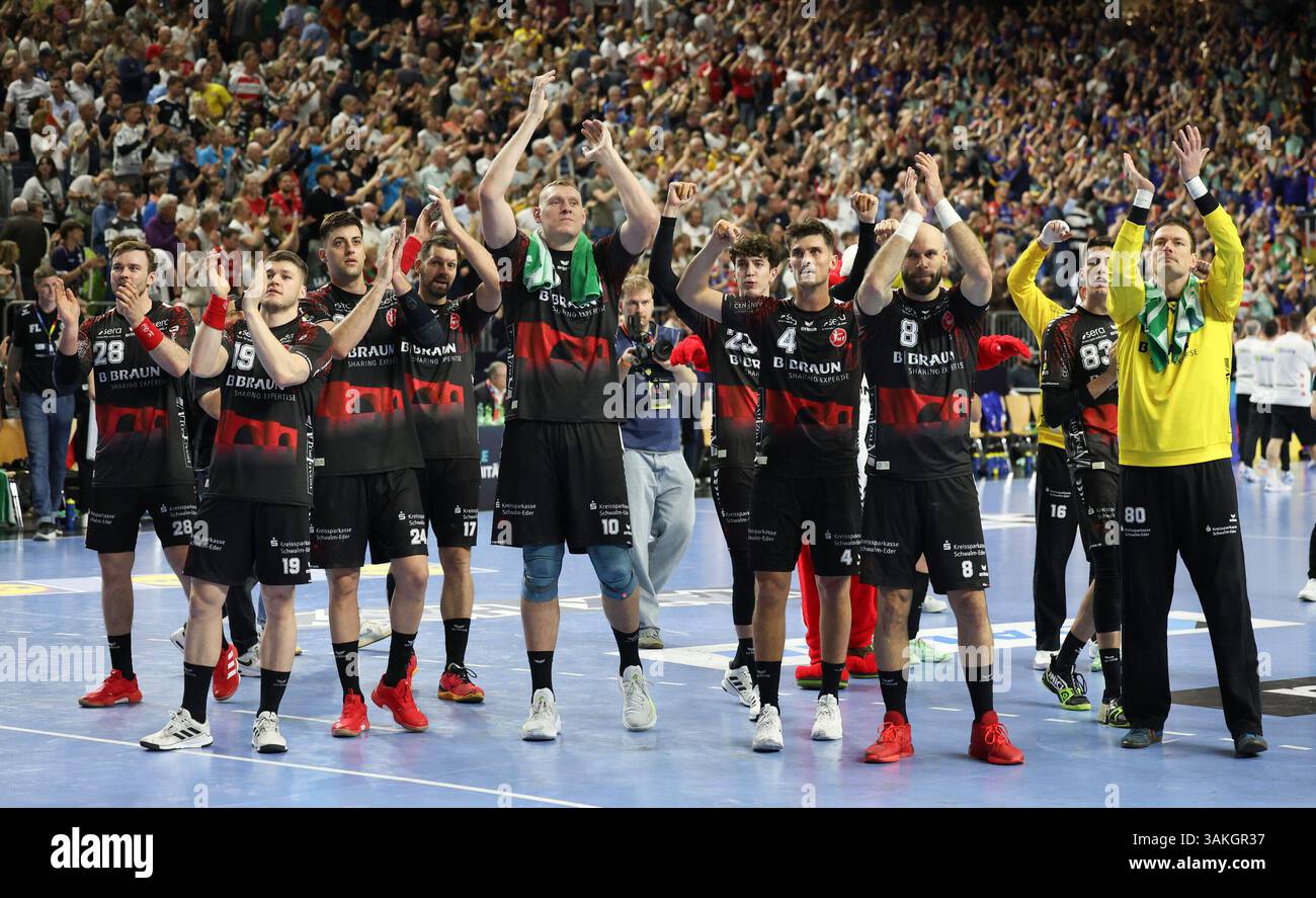 Koeln, Deutschland. 12th Apr, 2025. v.l. MT Melsungen im Finale MT ...