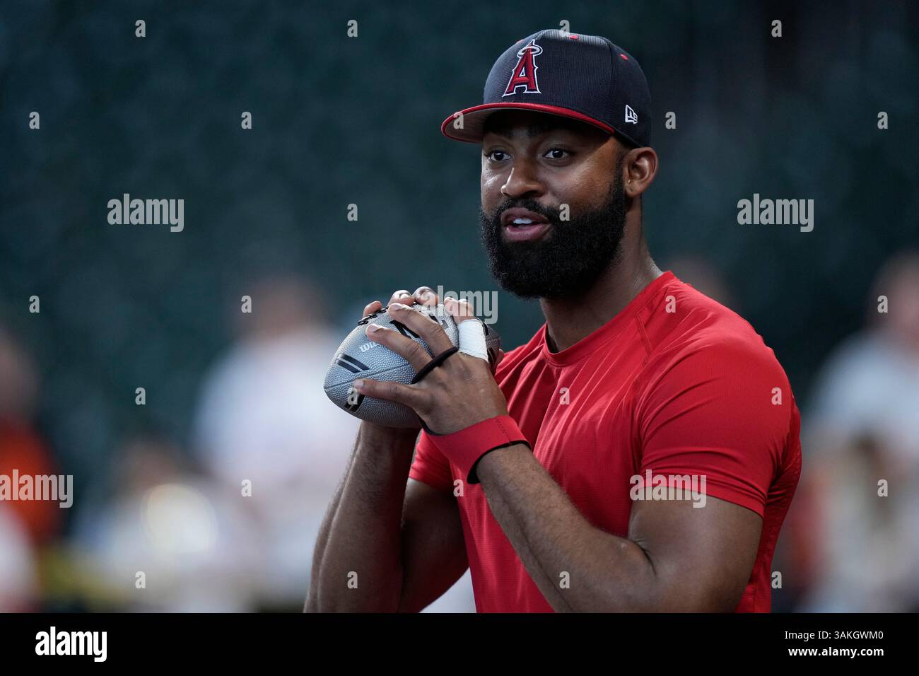 Los Angeles Angels center fielder Jo Adell (7) warms up before a ...