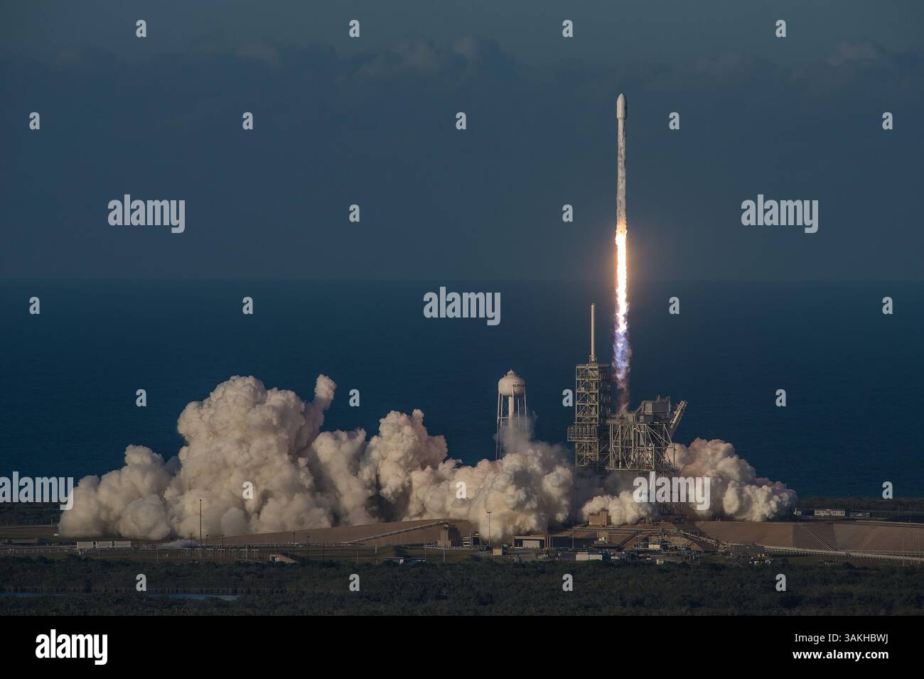 Double falcon engines hi-res stock photography and images - Alamy
