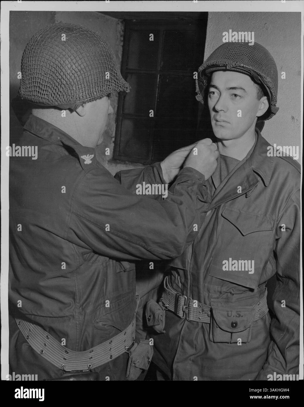 Colonel Philip W. Dwyer of the 407th Infantry Regiment pins second ...