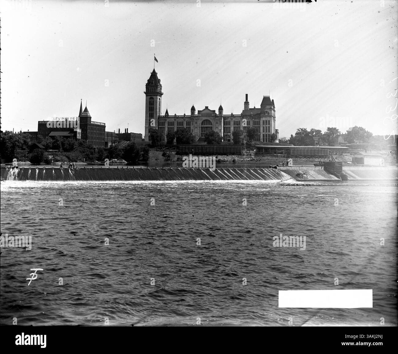 The construction of the Third Avenue Bridge in Minneapolis showcases ...