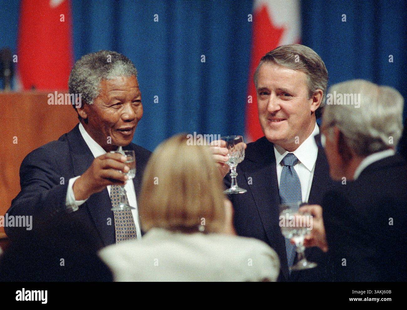 Nelson mandela brian mulroney 1990 hi-res stock photography and images ...