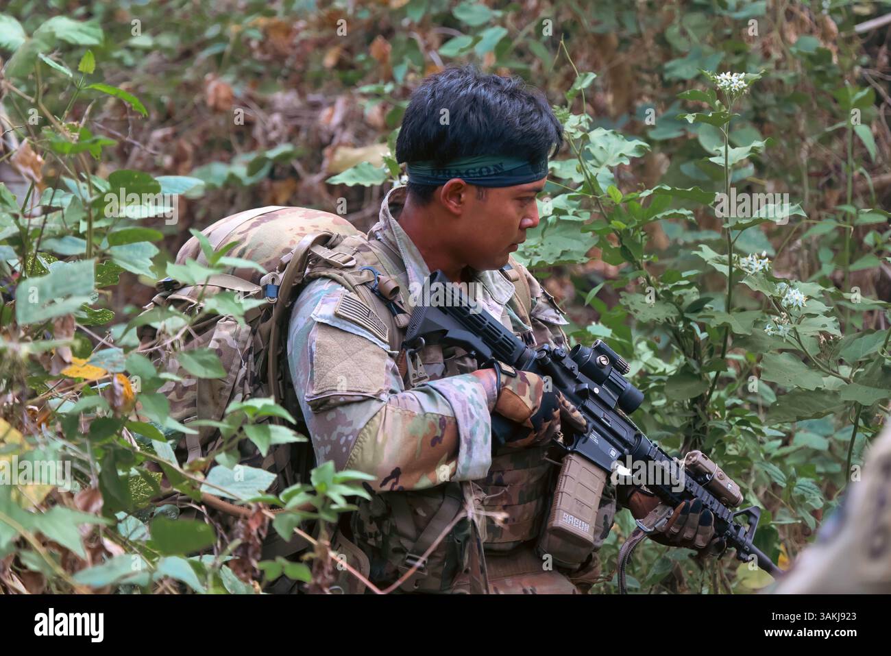Philippine Army Soldiers with the First Squat Regiment and U.S. Army ...
