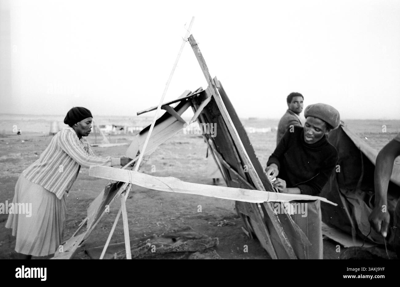 Aug 1991 - Johannesburg, Transvaal, South Africa - People build a ...