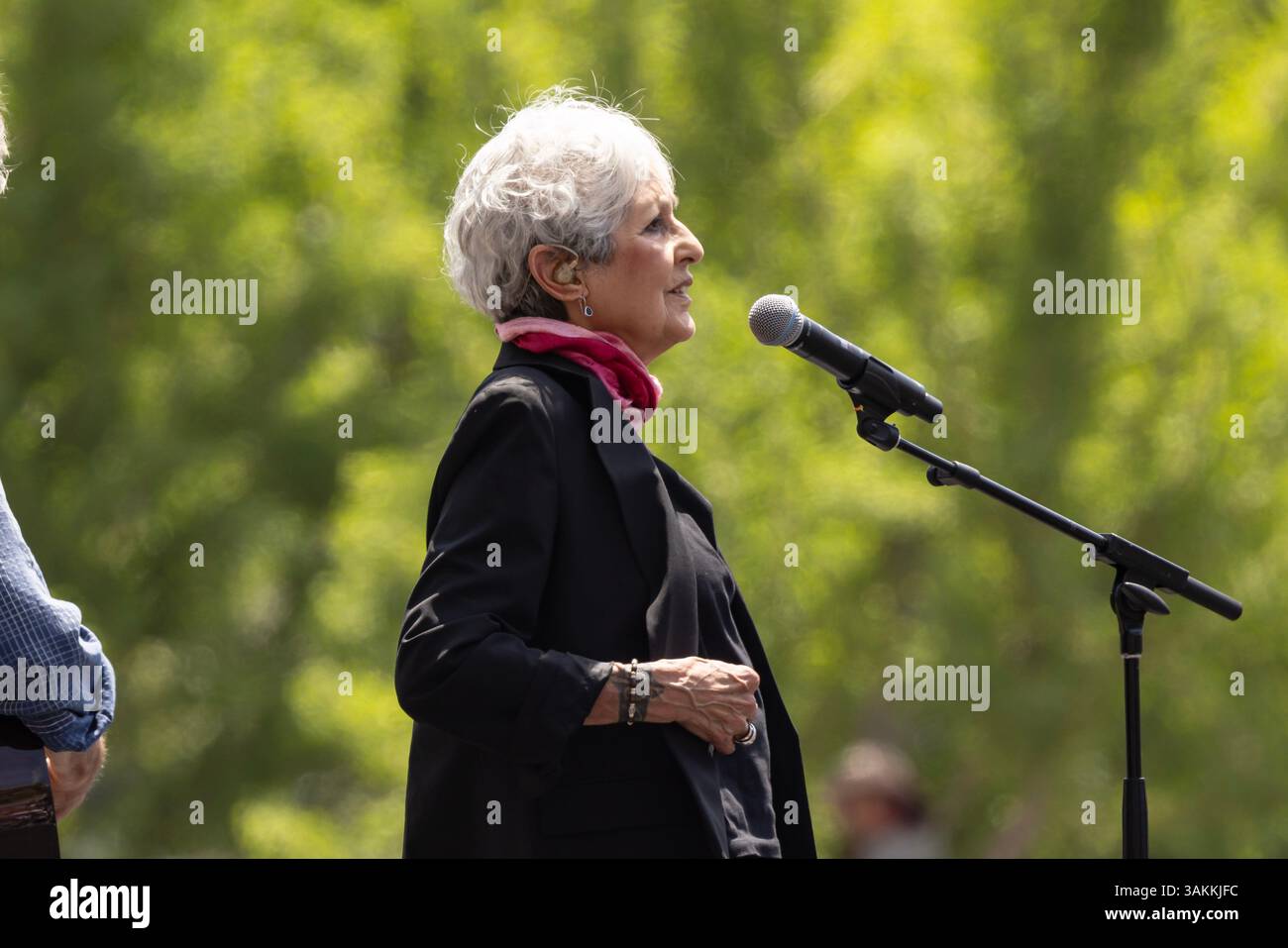 Los Angeles, USA. 12th Apr, 2025. Joan Baez singing at the Fighting the ...
