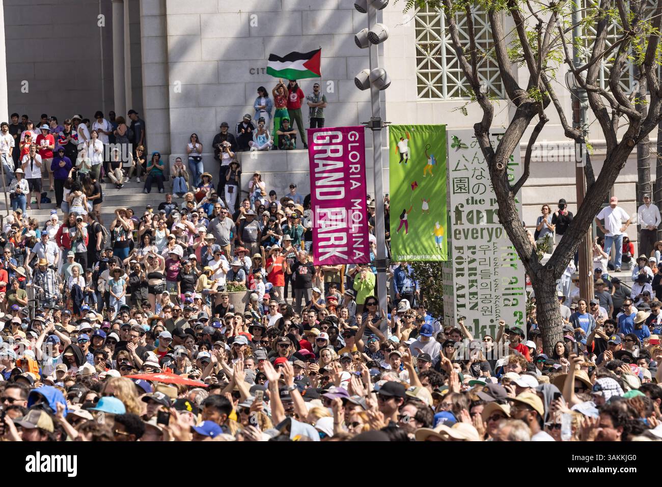 Los Angeles, USA. 12th Apr, 2025. Crowd at the Fighting the Oligarchy ...