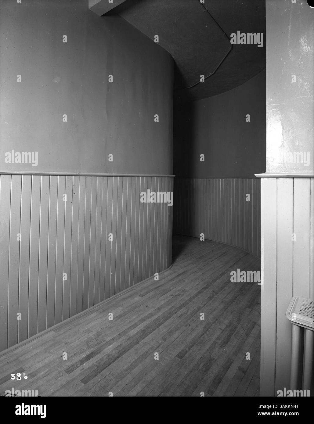 An image of a curved entrance to a corridor in Holmes School ...