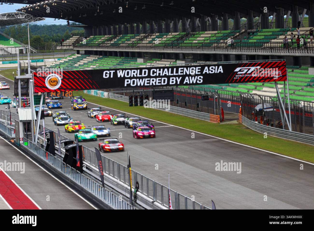 Kuala Lumpur / Sepang, Malaysia, 12 APRIL 2025 race start in Race 1 GT ...