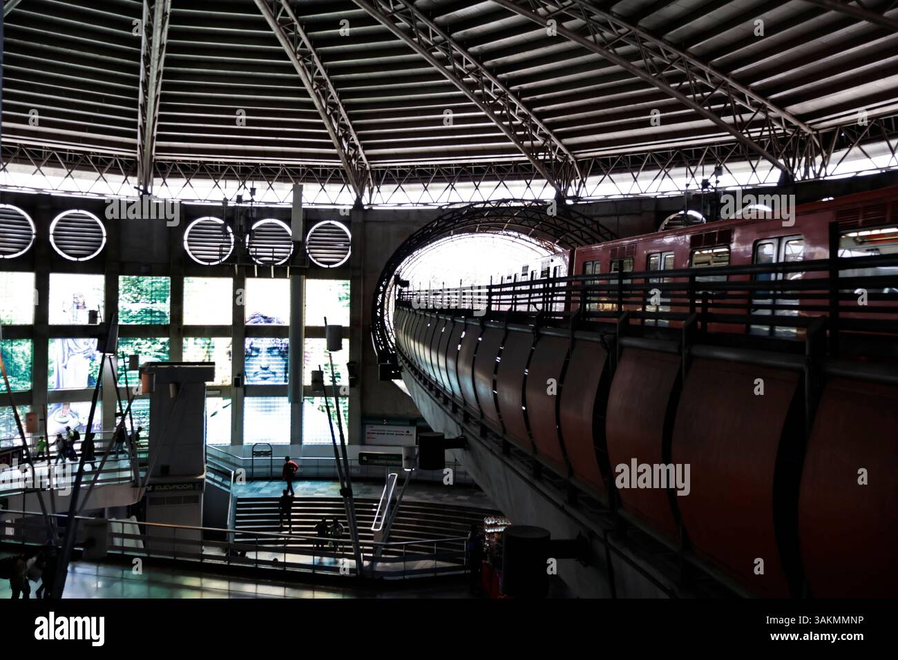 Mexico City, Cdmx, Mexico. 12th Apr, 2025. The San LÃ Âzaro Metro is ...