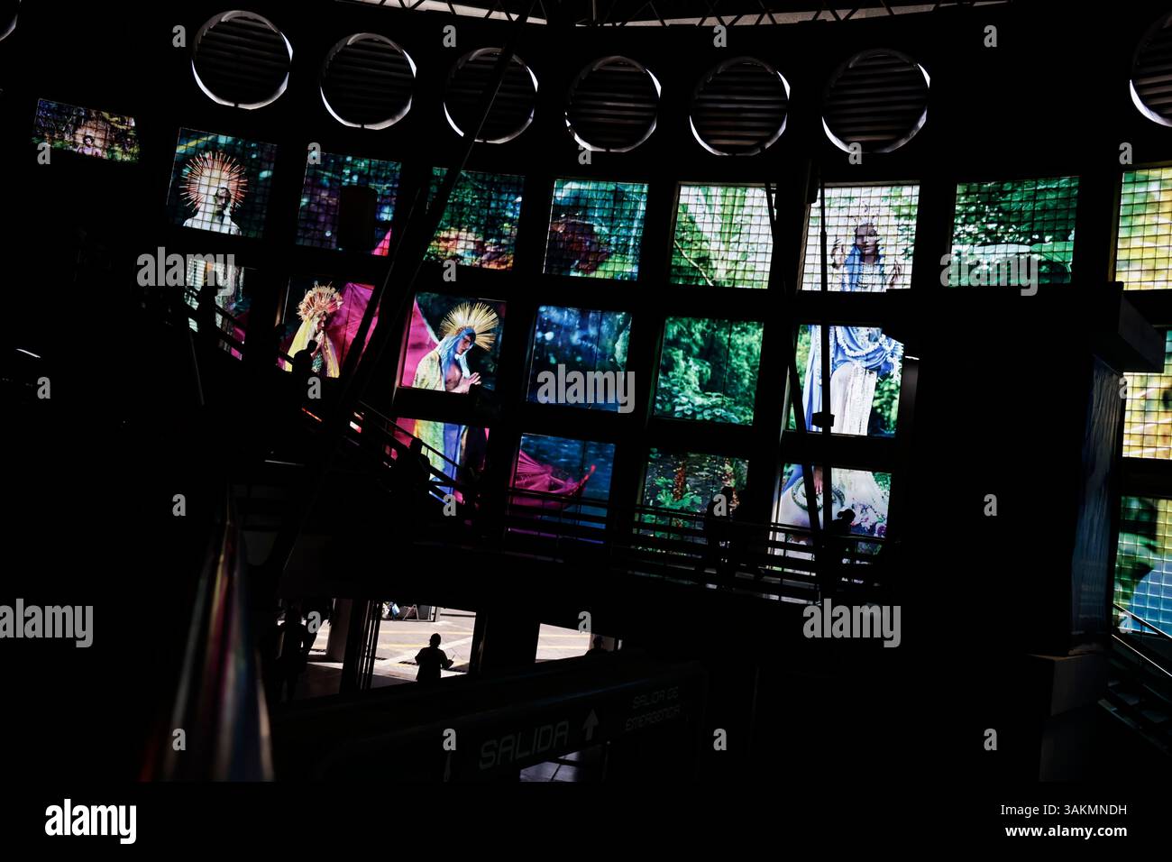 Mexico City, Cdmx, Mexico. 12th Apr, 2025. The San LÃ Âzaro Metro is ...