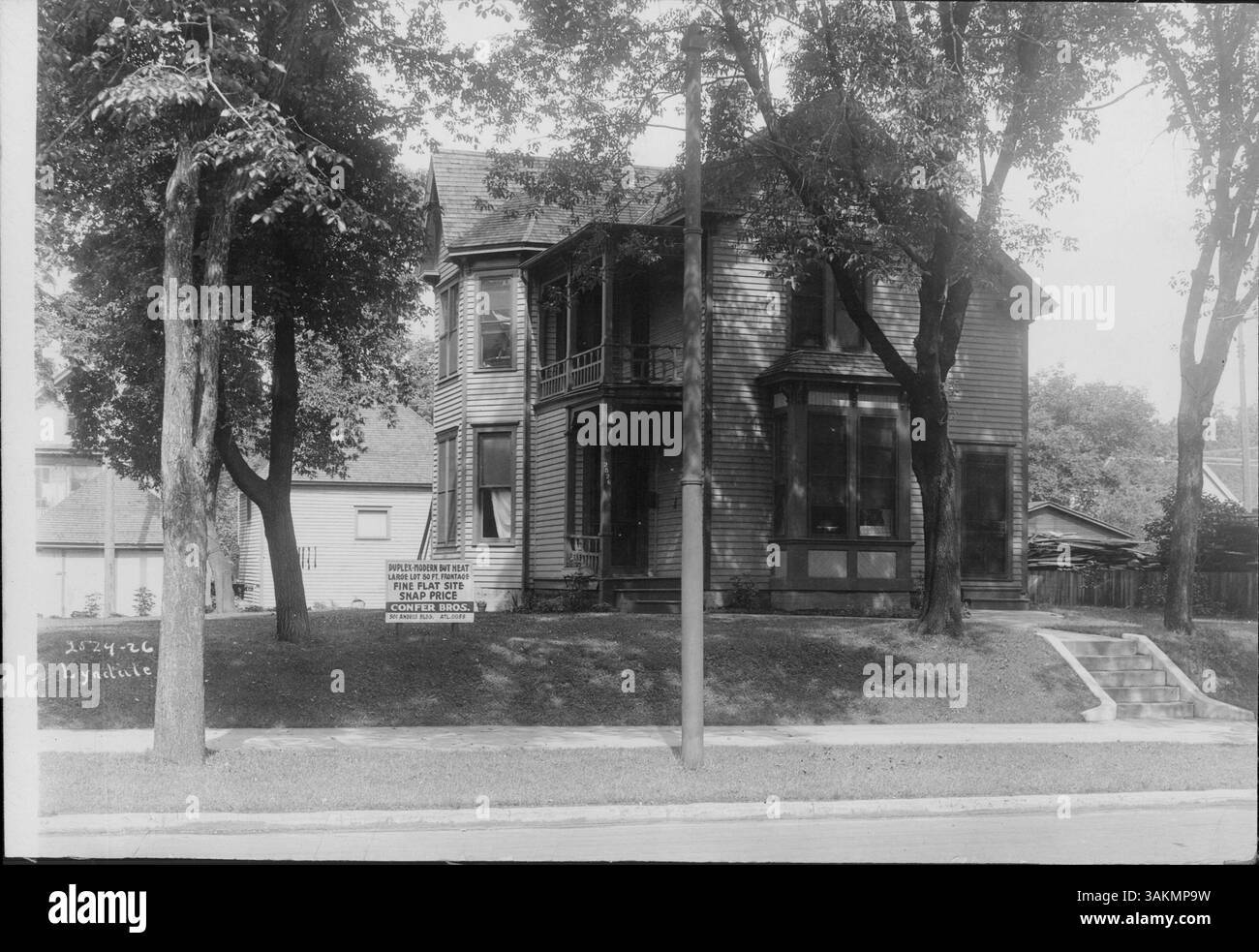 An apartment house located on Lyndale Avenue South in Hennepin County ...