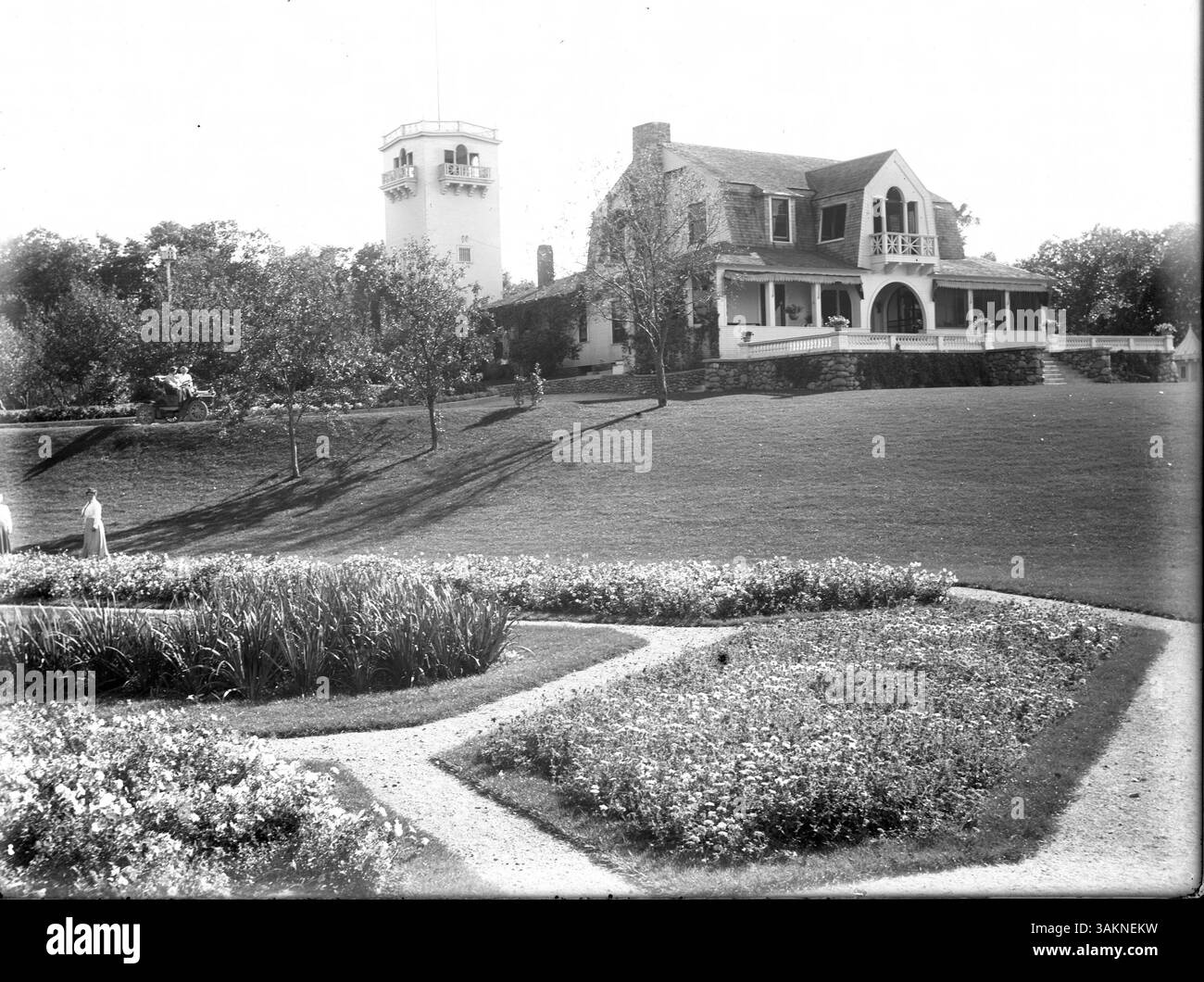 J.F. Wilcox's summer house 'Old Orchard', located on Lake Minnetonka ...