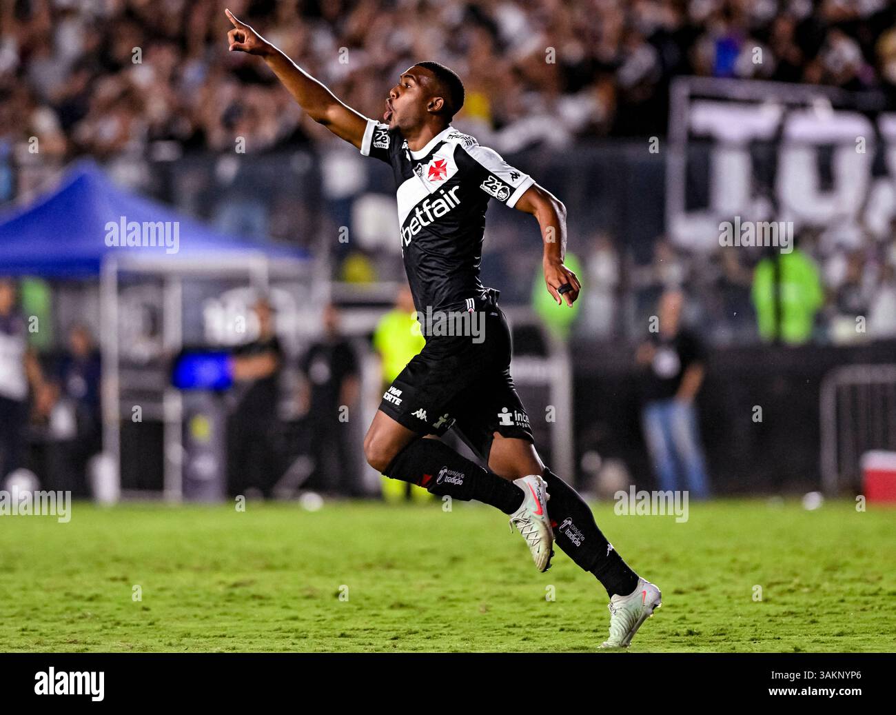 Estádio São Januário RIO DE JANEIRO, BRAZIL - APRIL 12: Rayan Rocha of ...