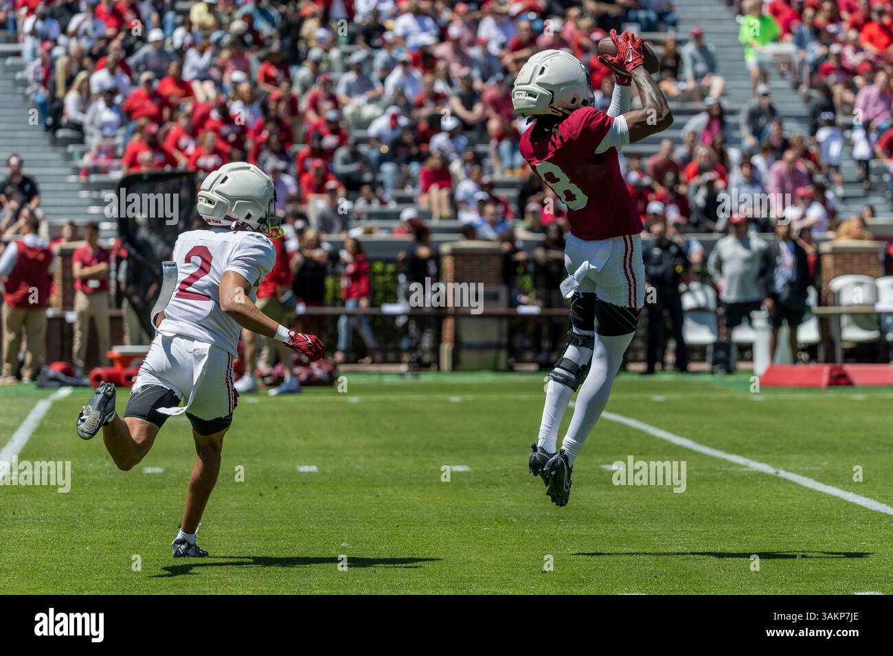 Alabama wide receiver Jalen Hale (8) grabs a pass in front of defensive ...
